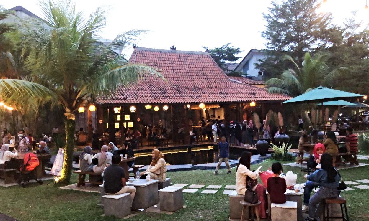 Bi Coffee, Kafe Kopi Rasa Kebun Raya Di Ciputat
