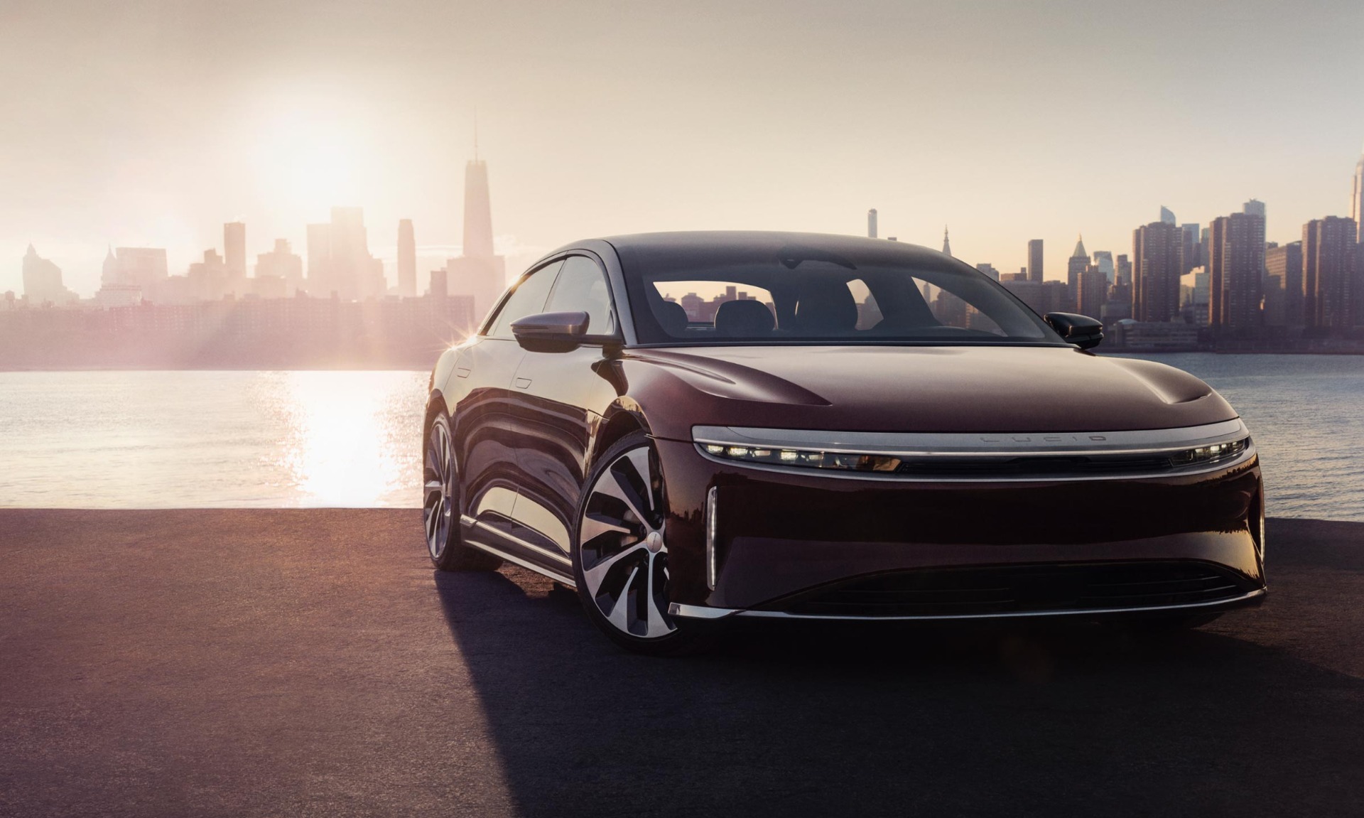 Lucid Luncurkan Fitur Autopilot Saingi Tesla