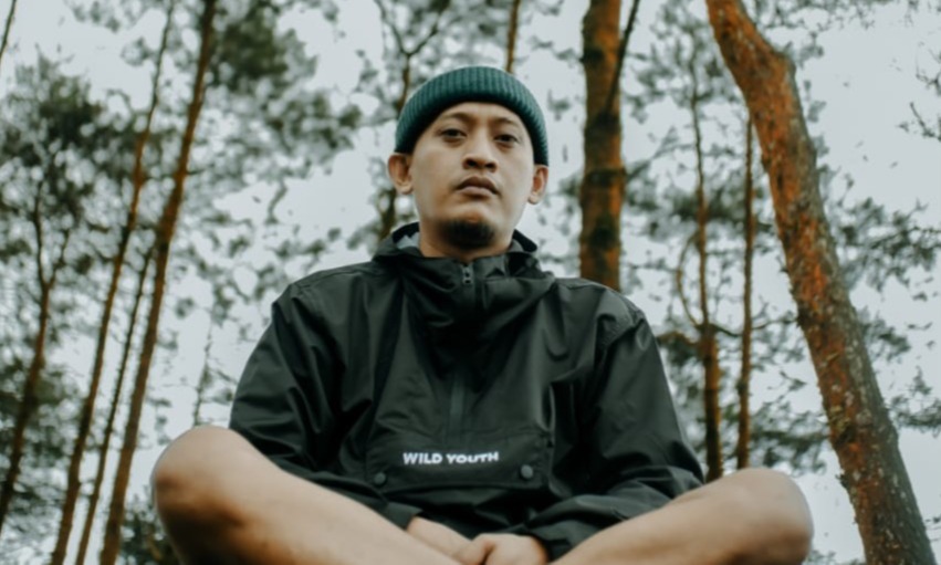 Pembuktian Sebagai Solois, Adi Widodo Rilis 'Stay On ME'