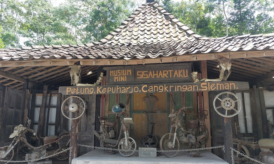 Melihat Kekuatan Merapi Di Museum Mini Sisa Hartaku