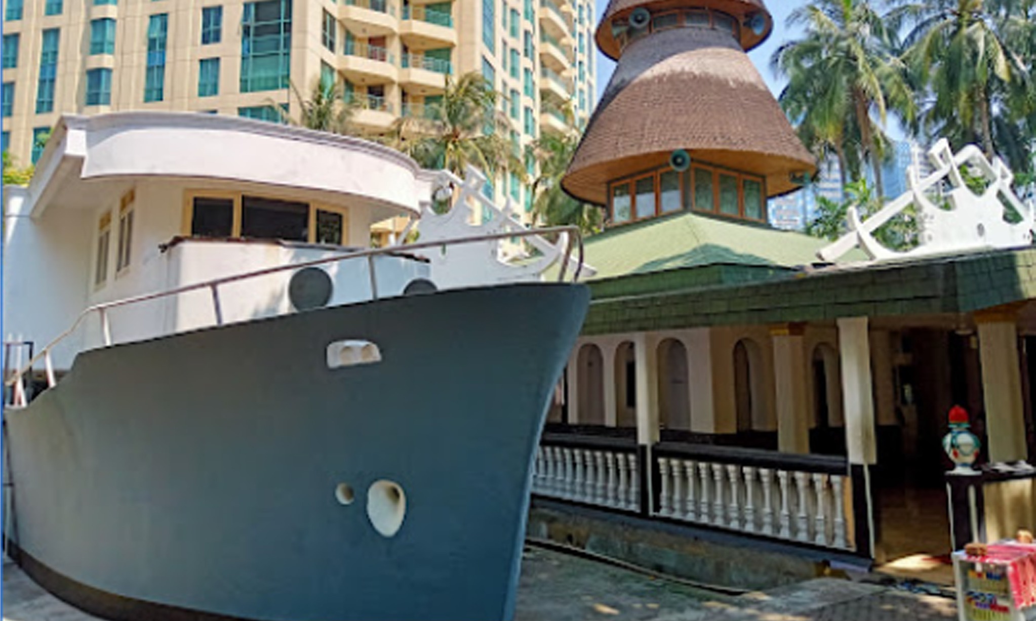 Masjid Perahu, Wisata Religi Tersembunyi Di Tengah Kota
