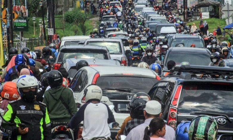 Jalur Puncak Menuju Jakarta Berlaku Sistem Satu Arah