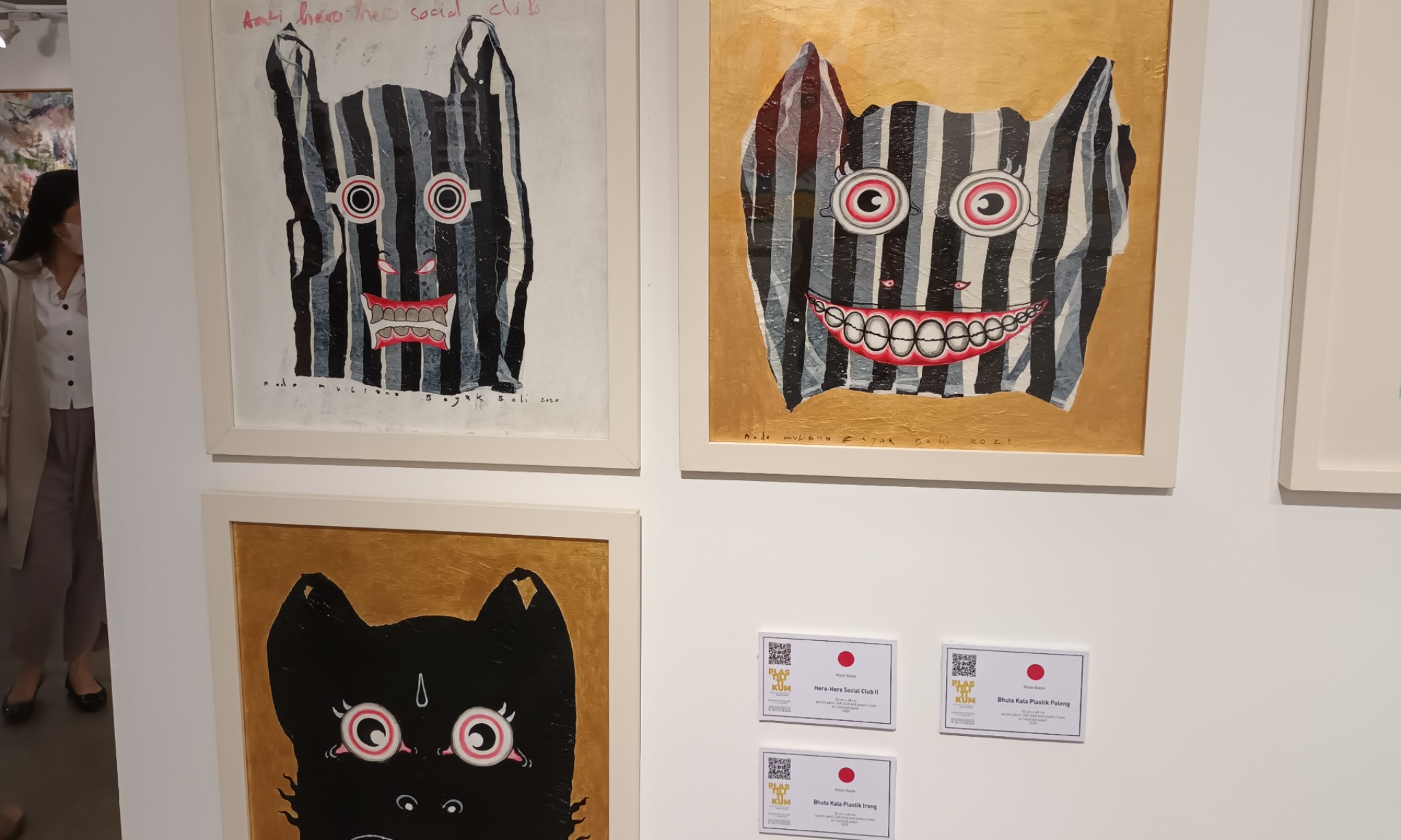 Pesona Seri Lukisan Monster Plastik Made Bayak Di Art Moments Jakarta