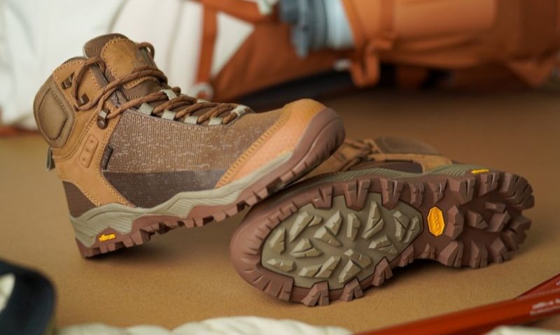 LORA, Sepatu Mendaki Dari Eiger Untuk Para Wanita