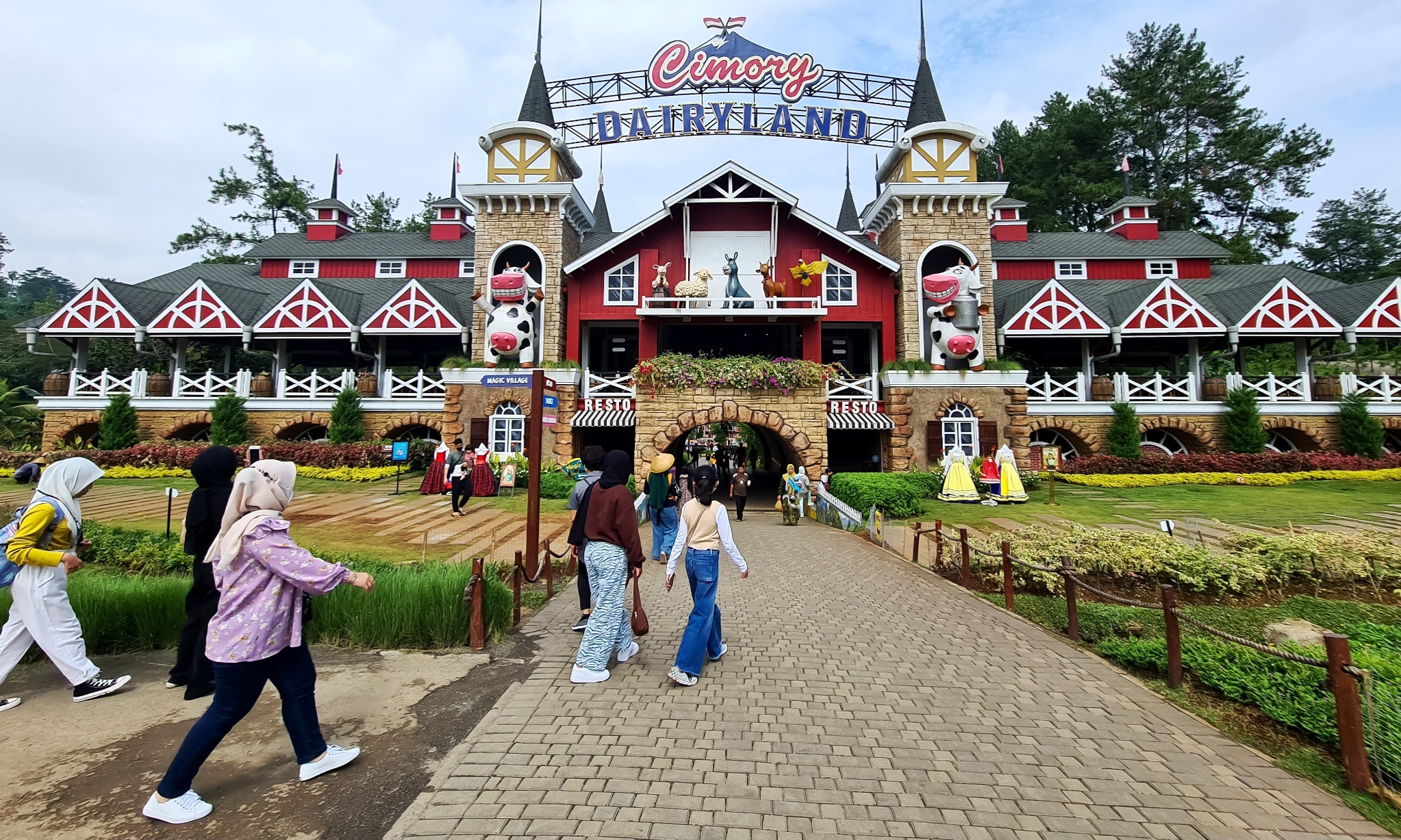 Menikmati Wisata Ramah Usia Cimory Dairyland Puncak