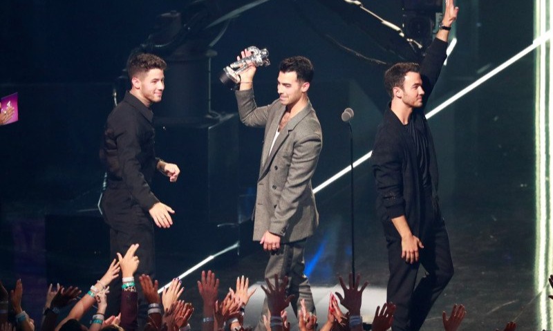 Album Keenam Jonas Brothers Terinspirasi Bee Gees