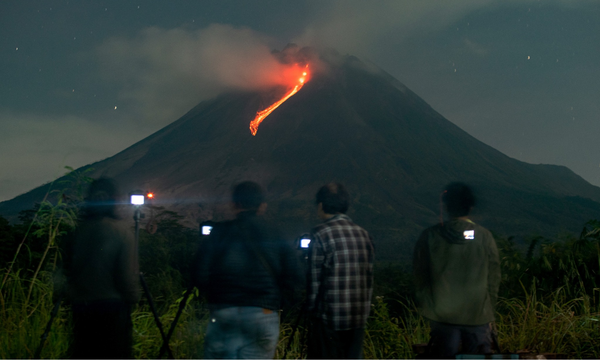 Api Diam Di Kubah Lava Gunung Merapi