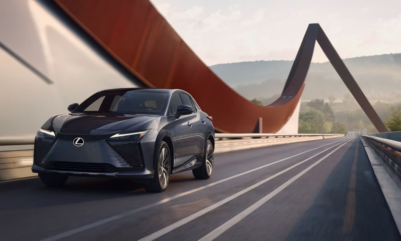 Lexus RZ 450e, EV Mewah Dengan Kemudi Ala Pesawat Jet