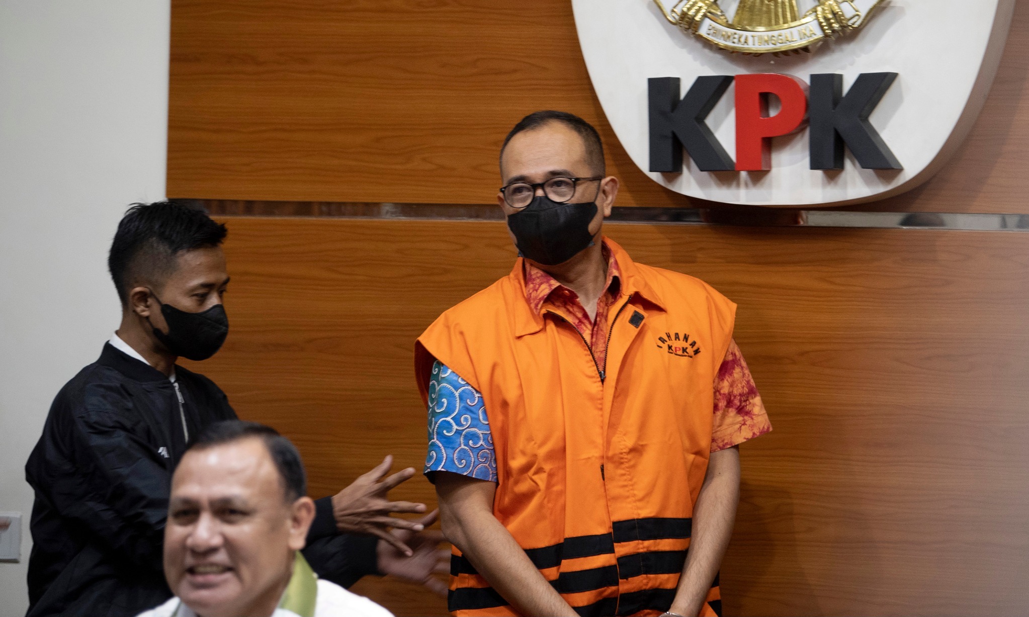 Telaah Gratifikasi Secara Singkat