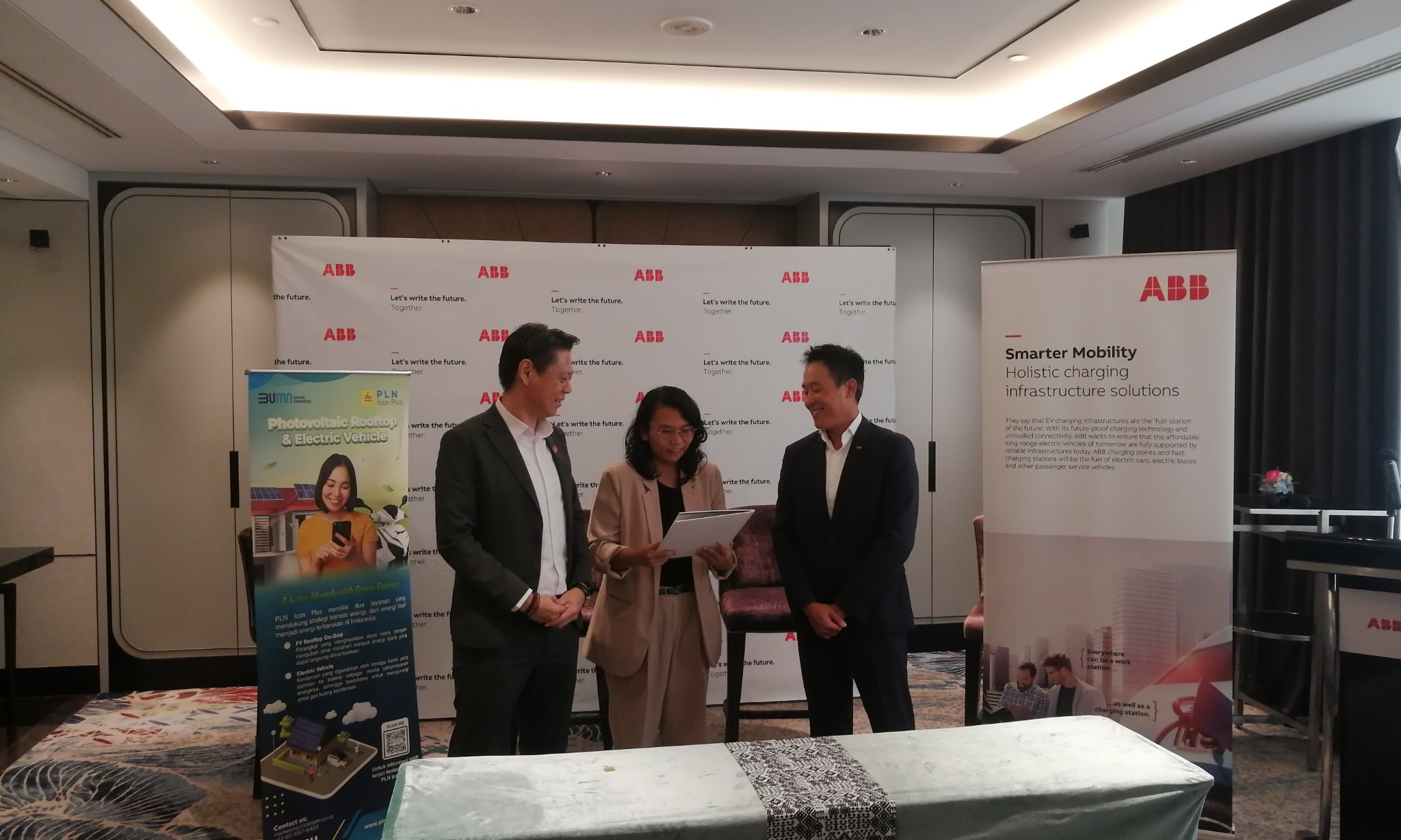 ABB-PLN Icon Plus Kembangkan Infrastruktur Pendukung Kendaraan Listrik