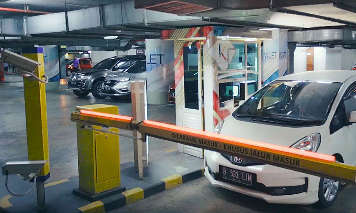 Mengenal Teknologi Parkir Pembaca Pelat Nomor Berbasis AI
