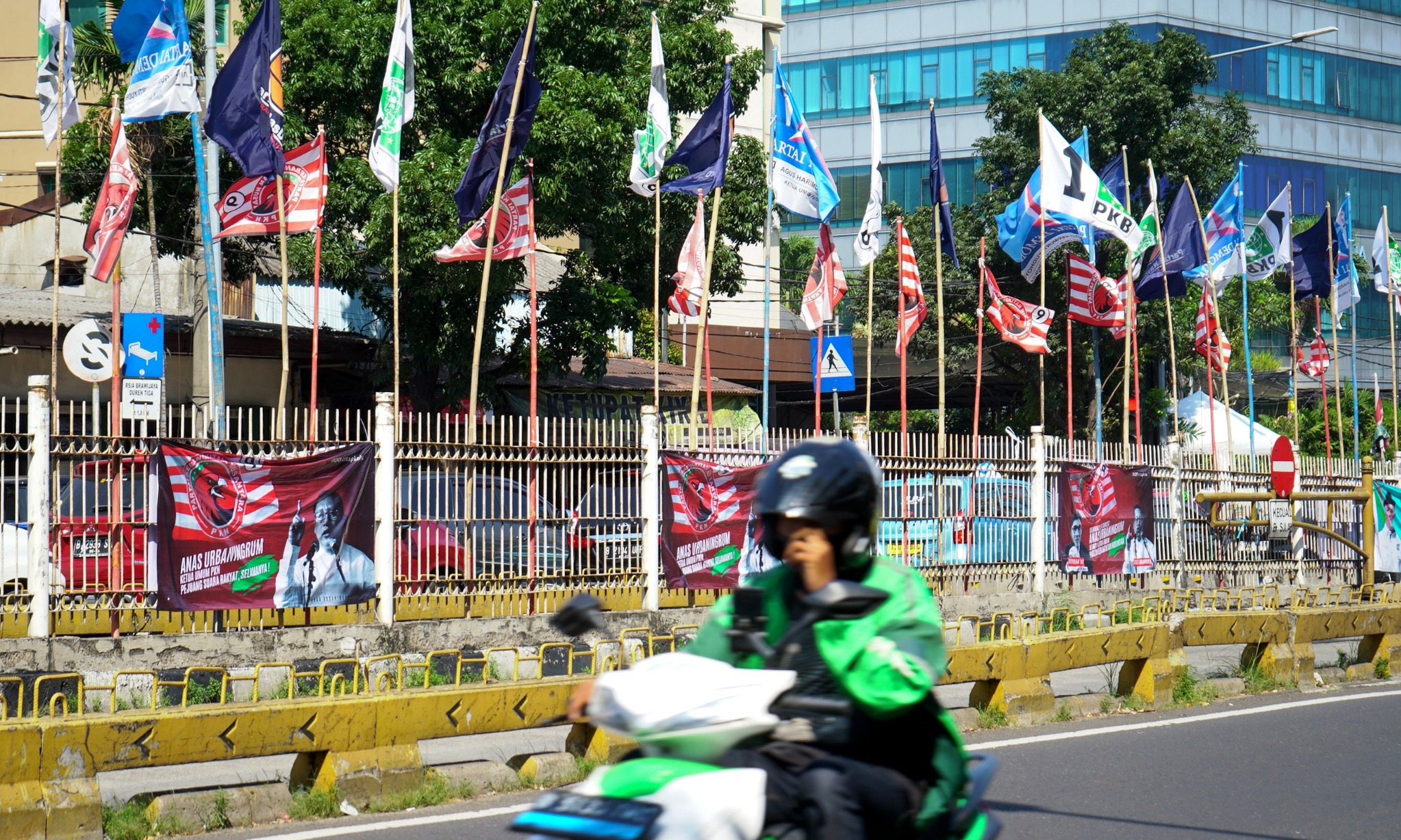 Baliho Bacaleg Bertebaran, KIPP: Tidak Etis