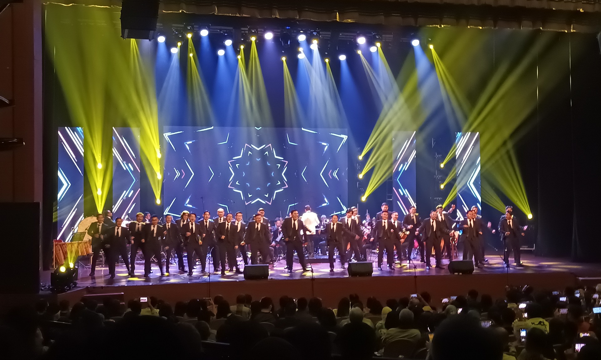 Dendang Koes Plus Di Konser Simfoni Untuk Bangsa