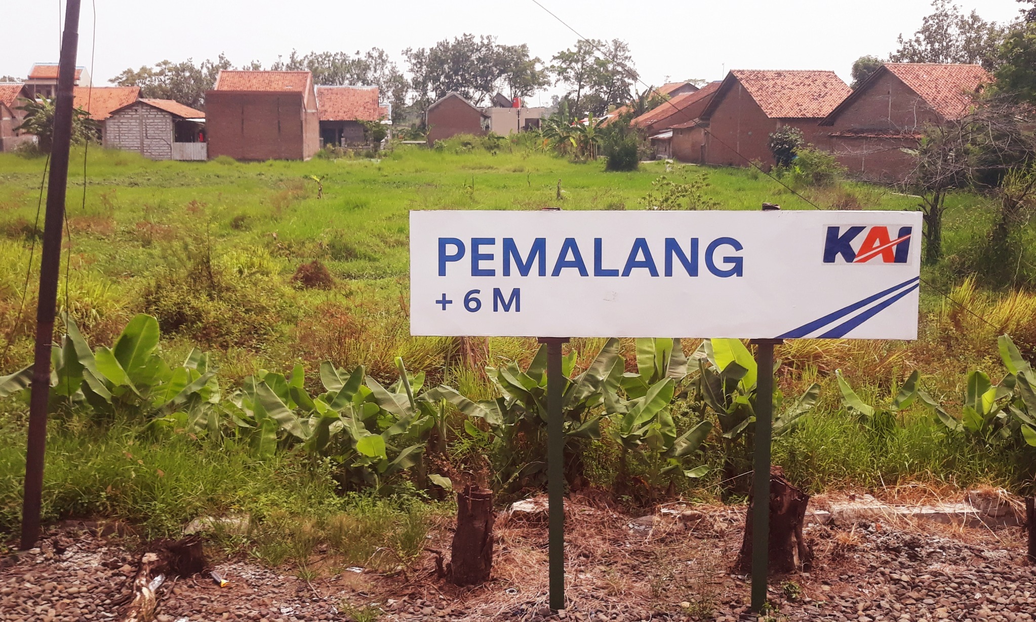 Makna Simbol + dan Angka Di Papan Nama Stasiun