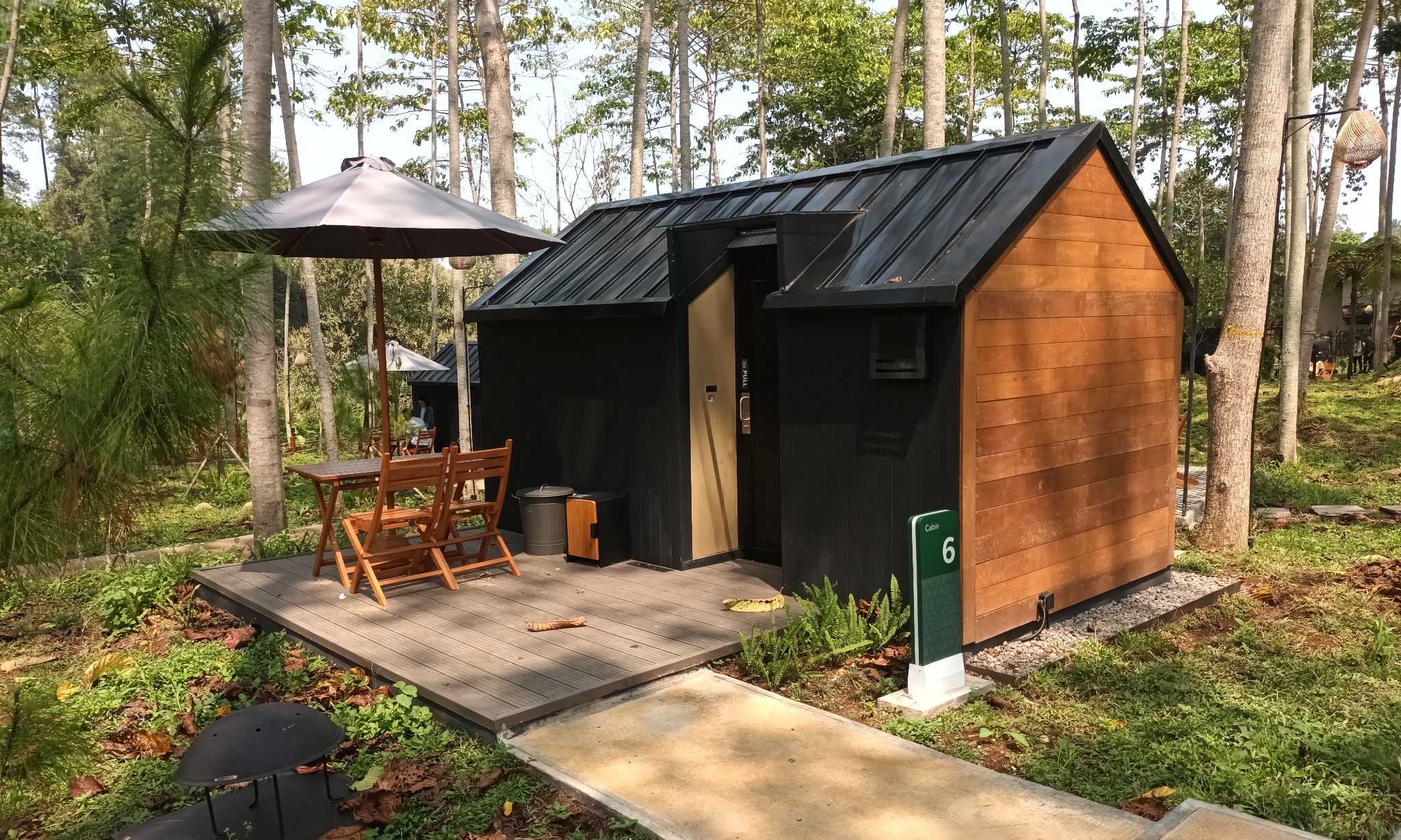 Bobocabin The Tavia, Kabin Modern Di Tengah Pinus Puncak