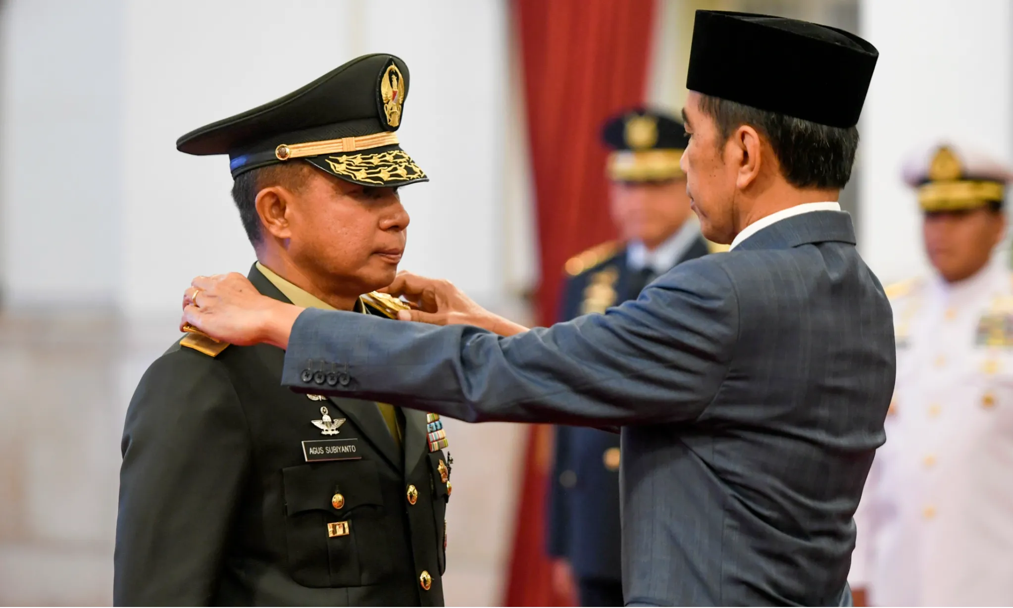 Presiden Jokowi Lantik Jenderal Agus Subiyanto Jadi KASAD