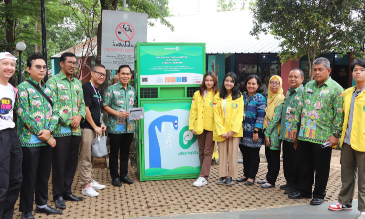 Di Tebet, Ada Dropbox Limbah Plastik Untuk Ditukar Jadi Uang