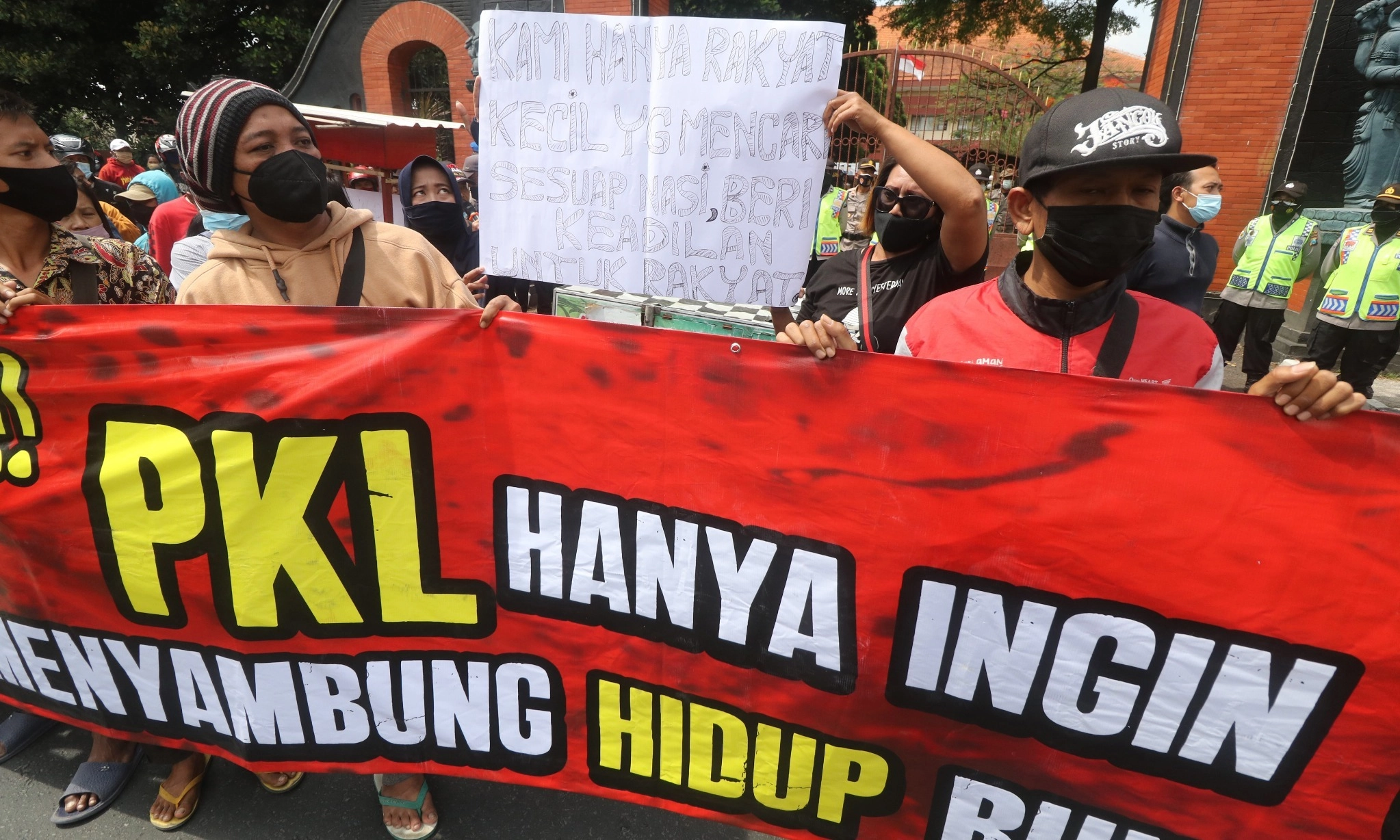 Rekam Jejak Kemungkinan Asal Istilah Pedagang Kaki Lima Rekam Jejak Kemungkinan Asal Istilah Pedagang Kaki Lima
