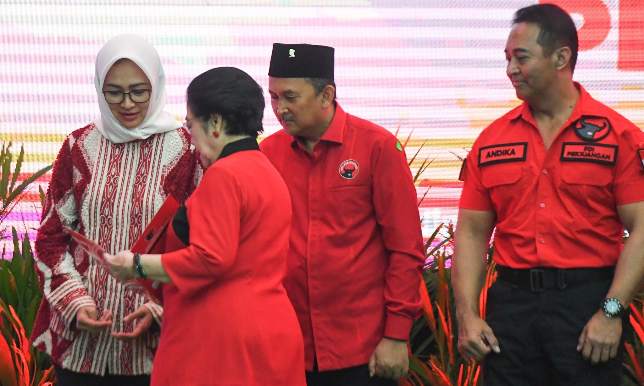 PDIP Umumkan Airin dan Andika Untuk Pilkada 2024