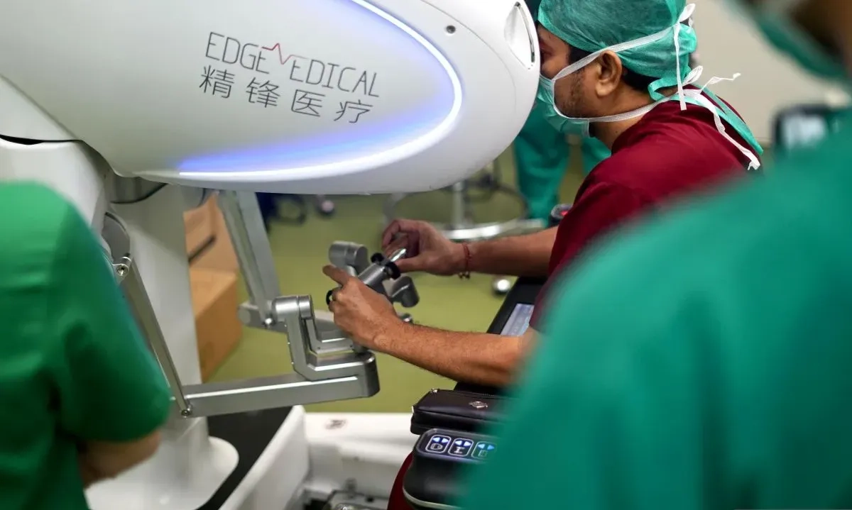 Indonesia Sukses Operasi Telerobotik Kista Ginjal Pertama