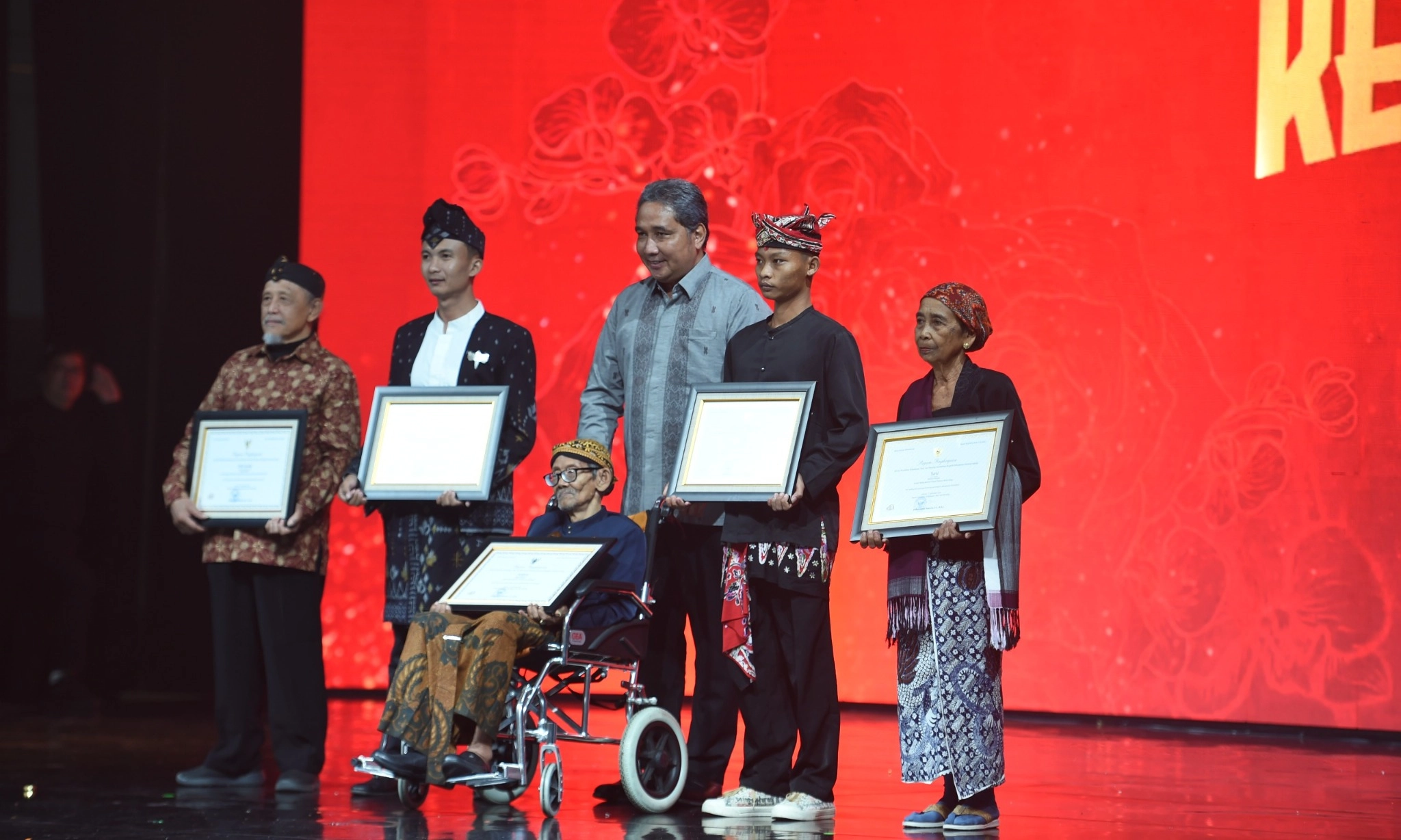 Mbok Temu Hingga Cak Kartolo Terima Anugerah Kebudayaan Indonesia 2024