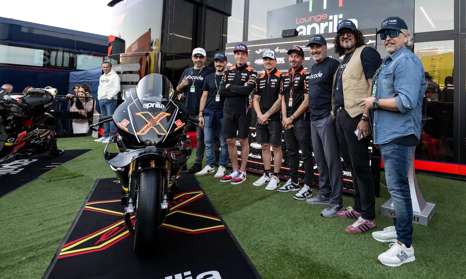 Aprilia RSV4 X ex3ma, Motor Track Dengan Paspor Produk Digital