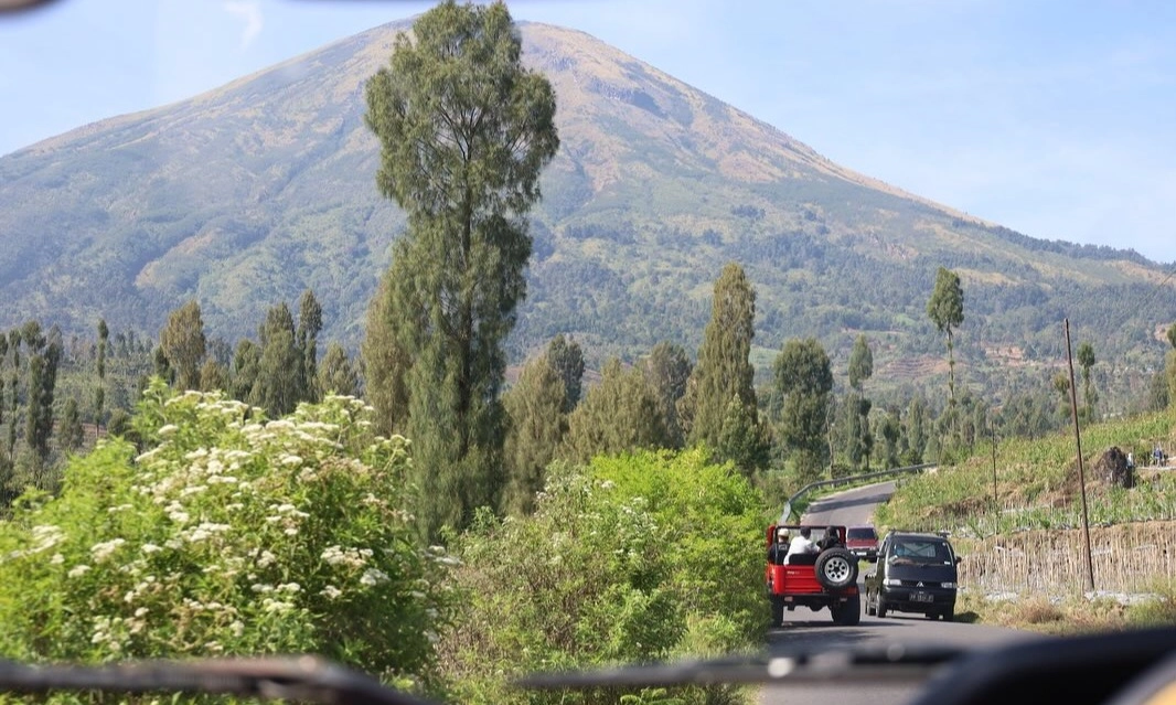 Menikmati Wisata Alam Dan Sejarah Dengan Tur Jeep Di Ngadirejo
