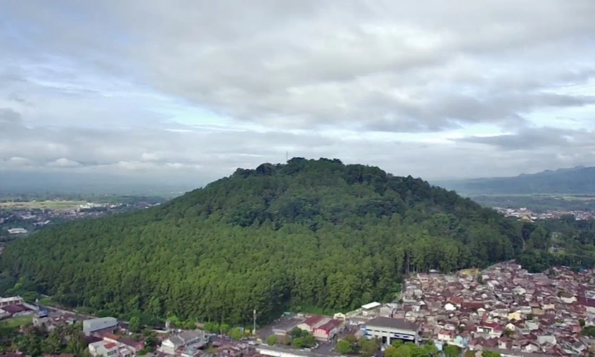 Menggali Wisata Gunung Tidar, Lokasi 'Ospek' Kabinet Merah Putih