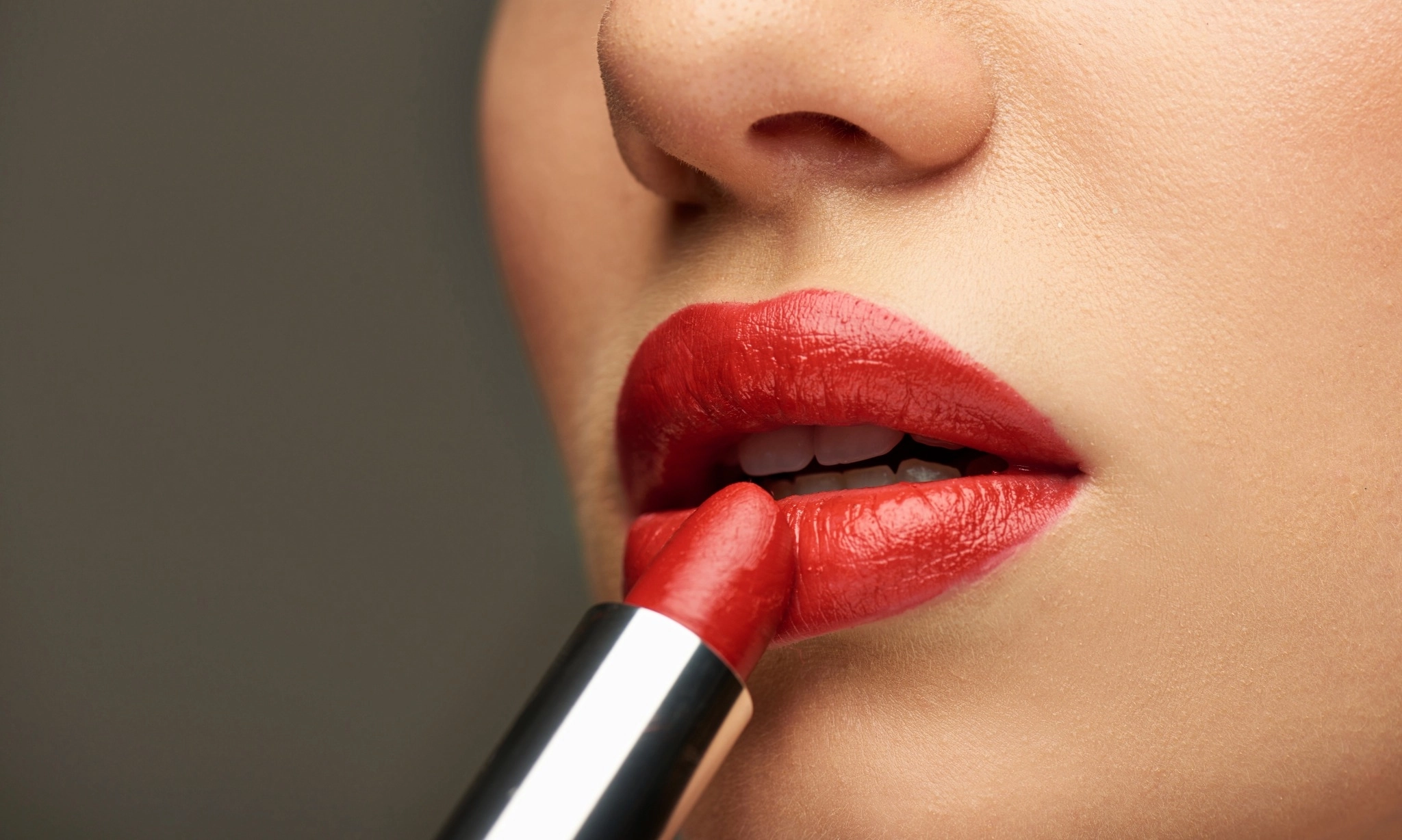 Lipstick Effect: Indikator Ekonomi Di Balik Riasan