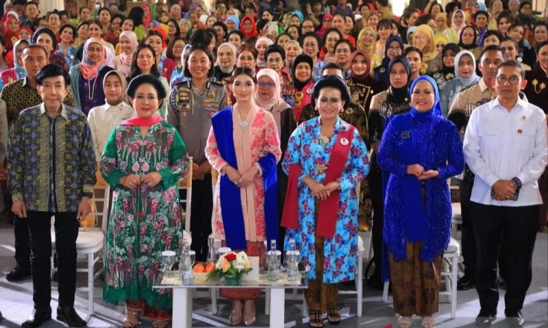 Kemenbud - Kowani Anugerahi Ikon Kebaya Nasional Kepada Para Ibu Negara