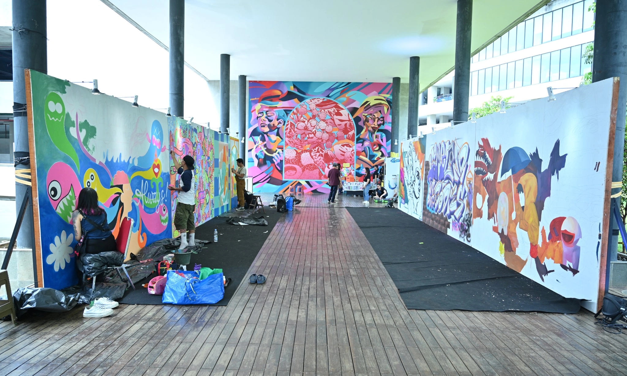 Enam Seniman Suarakan Isu Kemanusiaan Di Dinding JILF 2025