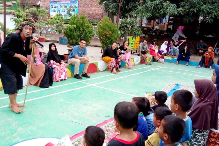 Pendongeng Cilegon Keliling Kampung Gunakan Bahasa Banten