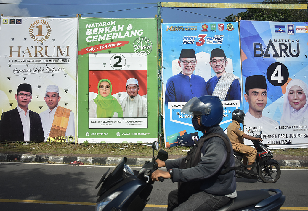 Pesan Pelik Baliho Politik