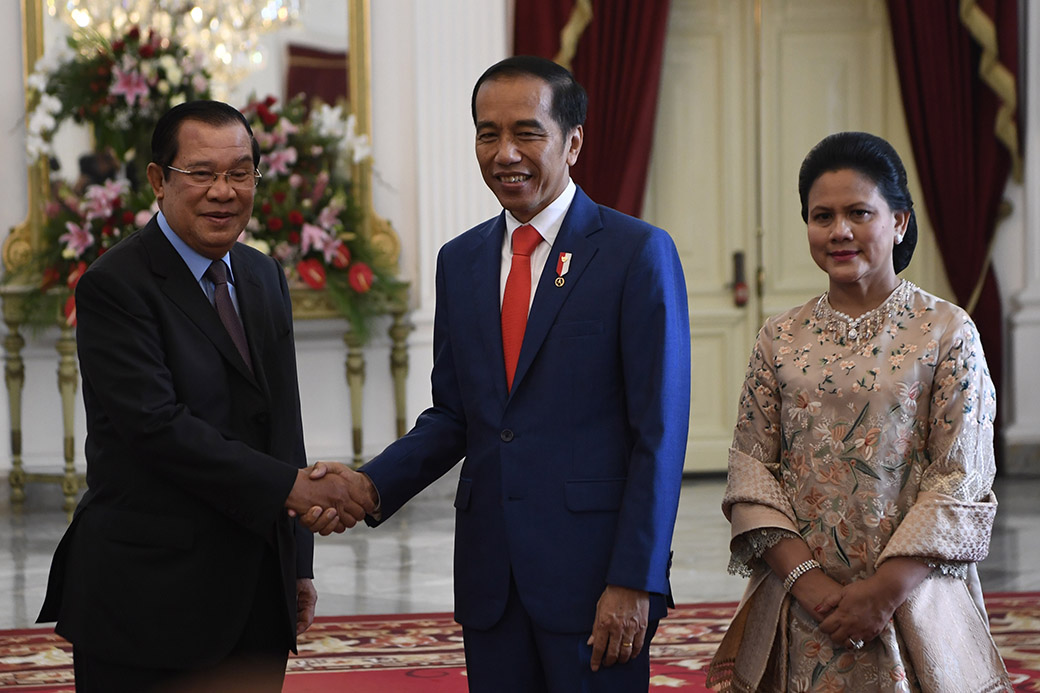 Jokowi Tawarkan Kereta Inka ke Kamboja