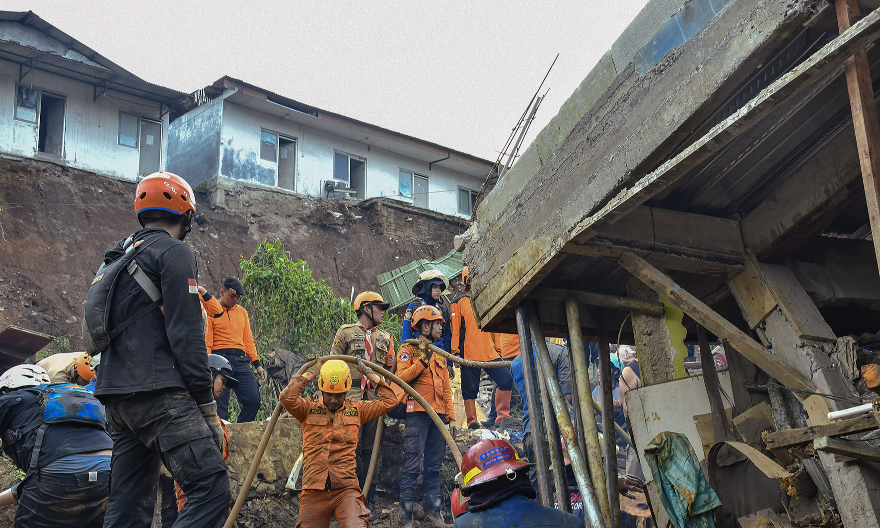 FOTO CERITA: Hujan Deras Diduga Penyebab Tanah Longsor di Bogor